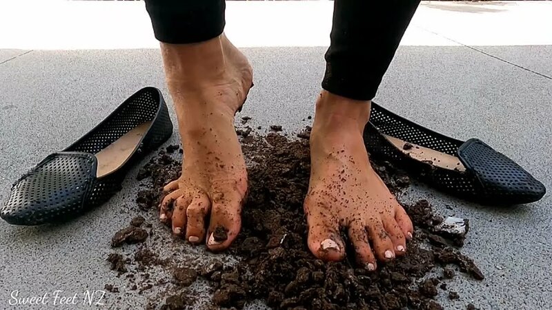 Oreo Cookie Crush in Flats OREO Cookies FOOT Crush Eating OREO Cookies ...