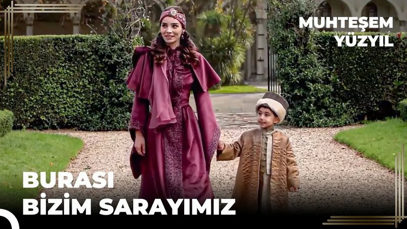 Mahidevran ve Mustafa Saraya Giriş Yaptı | Muhteşem Yüzyıl 1. Bölüm ...