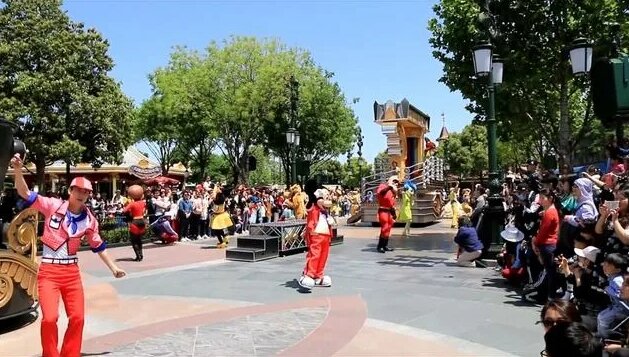 Disney Color-Fest: A Street Party! - Shanghai Disneyland - Shanghai ...