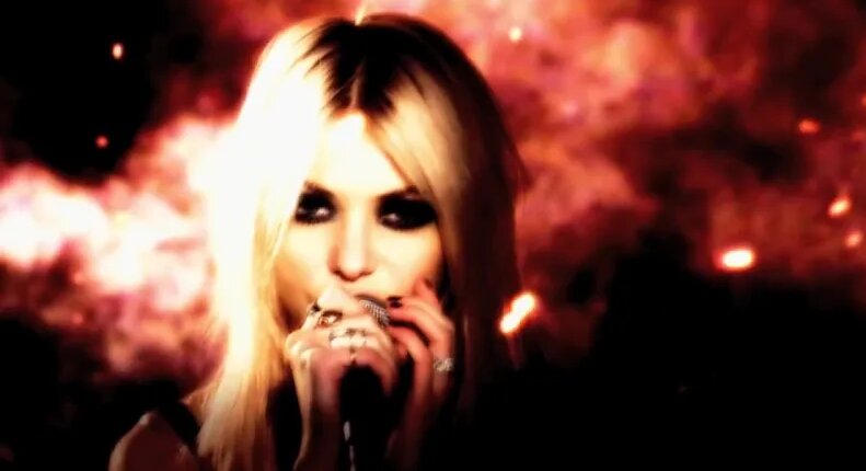 Тейлор Момсен - The Pretty Reckless - Make Me Wanna Die — Видео от ...