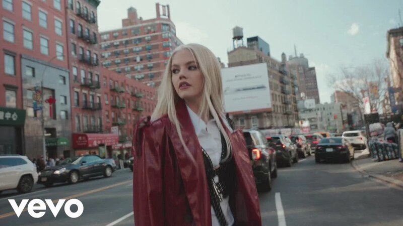 Hayes Warner - Threw Me Away (Visualizer) — Видео от Vevo - Смотреть ...