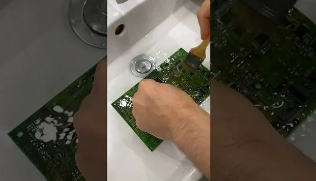 Ремонт залитого заднего блока Delphi Sam rear w164 ml-350 мерседес ...