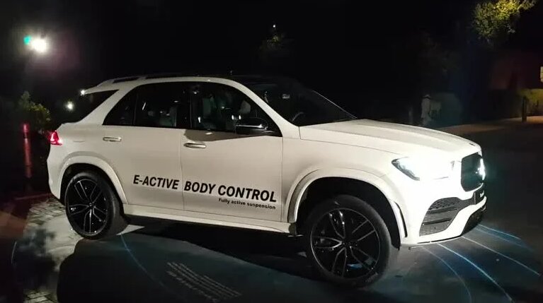 Танцующий Mercedes-Benz GLE с подвеской E-Active Body Control — Видео ...