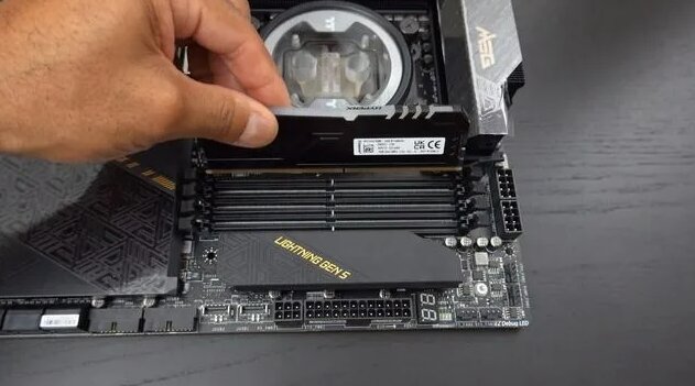 How to Install DDR5 RAM on AMD AM5 Motherboards - Смотреть онлайн в ...