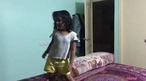 Cute little girl dancing - Yandex Video aramada çevrimiçi izle