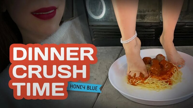 Food feet crush, dinner plate | ASMR & Crushing - Смотреть онлайн в ...