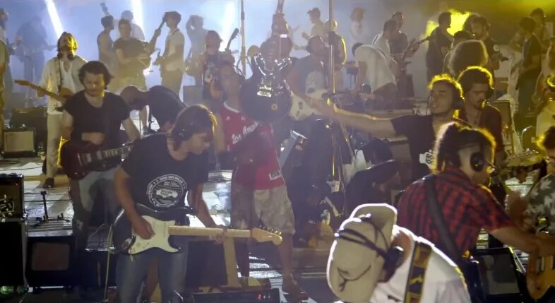 Нирвану играют 1000 музыкантов! _ Smells Like Teen Spirit - Rockin1000 ...