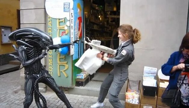 Pilerud & Arty Anna cosplay - Xenomorph & Ripley at Free Comic Book Day ...