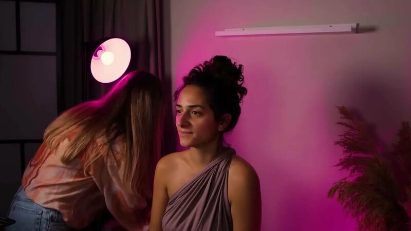 August ASMR ASMR Перфекционистка, укладка волос с цветами | завивка ...