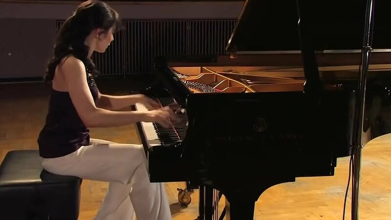 Alice Sara Ott plays Liszt - La Campanella, 2008 — Видео от Erased ...