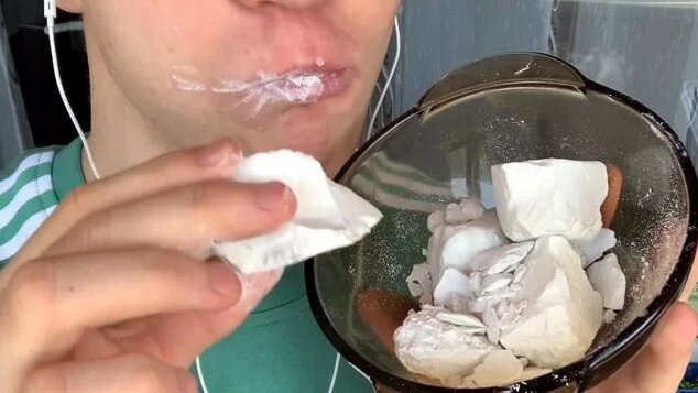 ASMR МЕЛ | Хруст природного мела Кушаю МЕЛ | ASMR Eating chalk ...