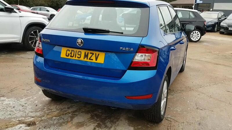 2019 Škoda Fabia 1.0TSI SE Hatch in Race Blue Metallic - Yandex Video ...