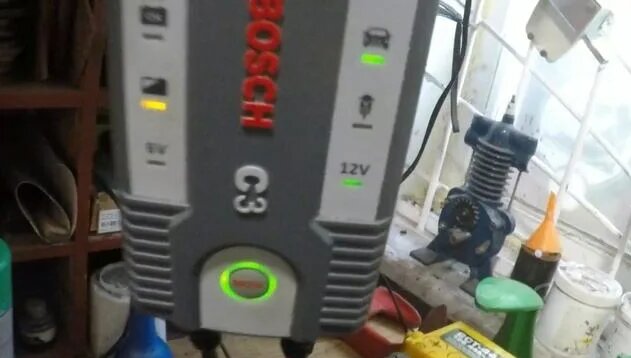 Универсальная зарядка Bosch C3. Работа, замечания и рекомендации после ...