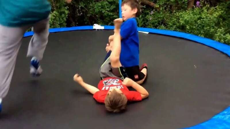 Kids fighting - Watch online in Yandex video search