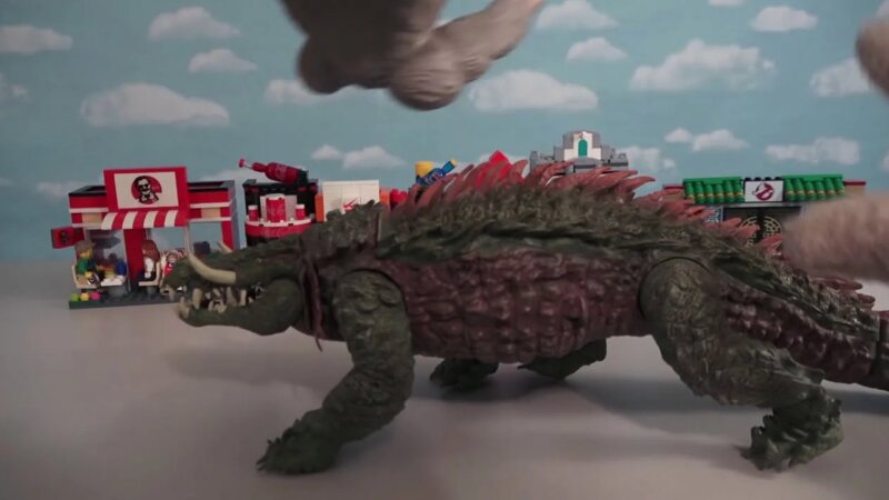 Rampage Movie TOYS Lizzie vs George vs Ralph Unboxing Commercial Stop ...