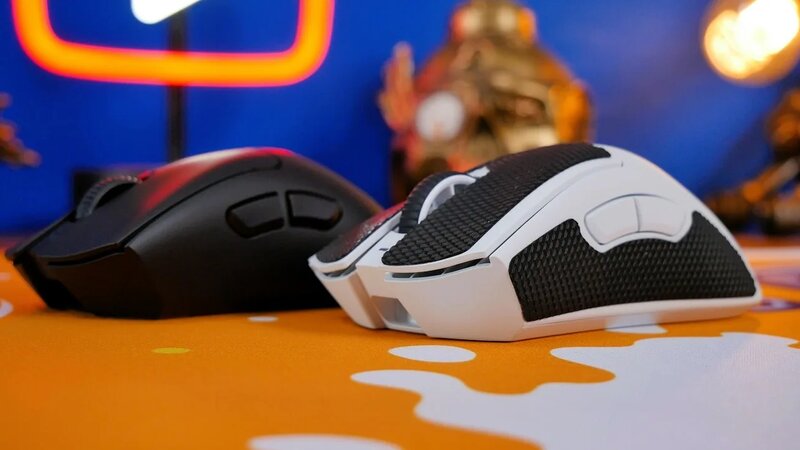 Razer DeathAdder V3 Hyperspeed vs Razer DeathAdder V3 Pro - what's ...