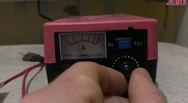 Как правильно заряжать автомобильный аккумулятор - Смотреть онлайн в ...