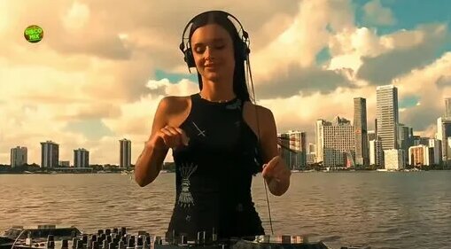 Melisa feat Tommo - I'm Alone (Club Remix 2022) Full HD 1080p - Yandex ...