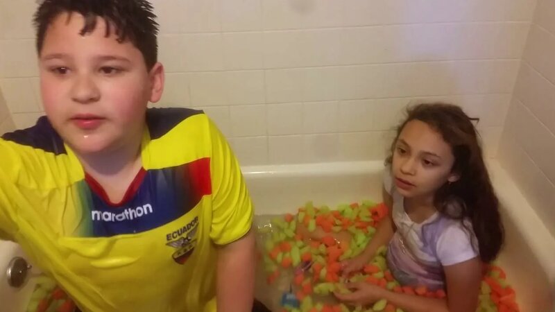 My first bath challenge - Yandex Video aramada çevrimiçi izle