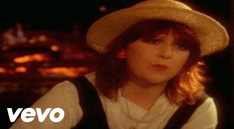 Mike Oldfield feat. Maggie Reilly - Moonlight Shadow | 1983 | Official ...