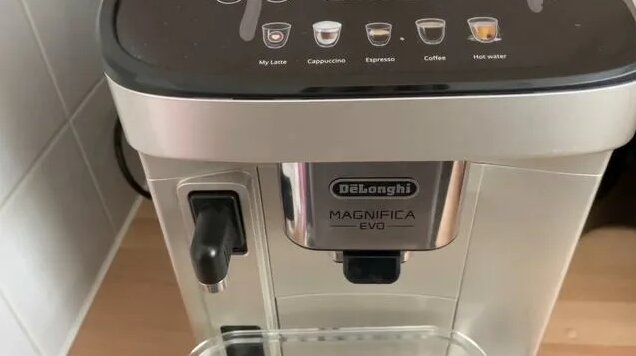 Delonghi Magnifica EVO descaling - cleaning and maintenance - Смотреть ...