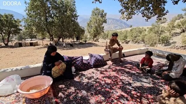 Iran's nomadic life: an uncut hour of Doora's family life - Смотреть ...
