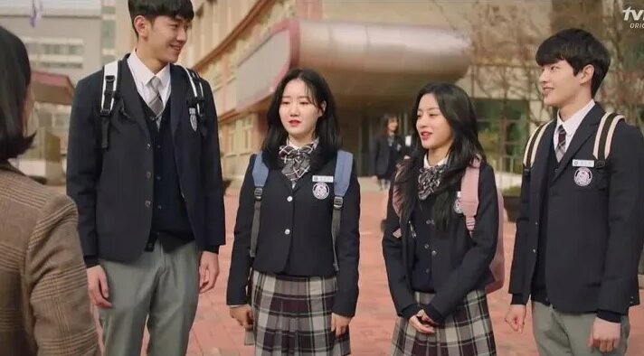 Видео (Озвучка) 1 серия | Температура языка: Наши девятнадцать лет ...