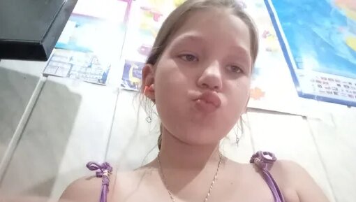 Stream with playing teen girls | VK Live