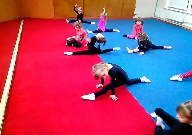 Растягиваем шпагат - дети 3-5 лет