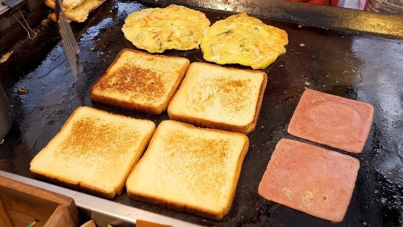 서울 광장시장 토스트, 햄 치즈 계란 토스트 맛집, Grilled Ham Cheese Egg Toast / 한국 길거리 음식 ...