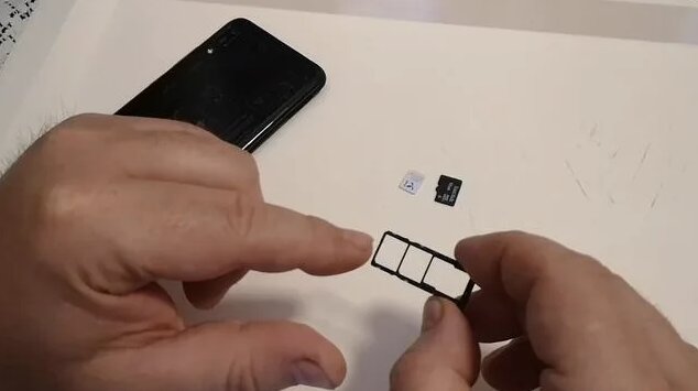 Huawei y6 2019 how to insert sim card and sd memory card - Смотреть ...