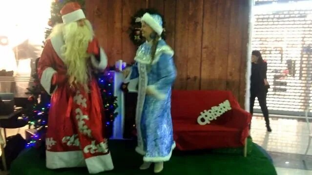 Смешные Дед Мороз и Снегурочка танцуют! Funny Russian Ded Moroz and ...