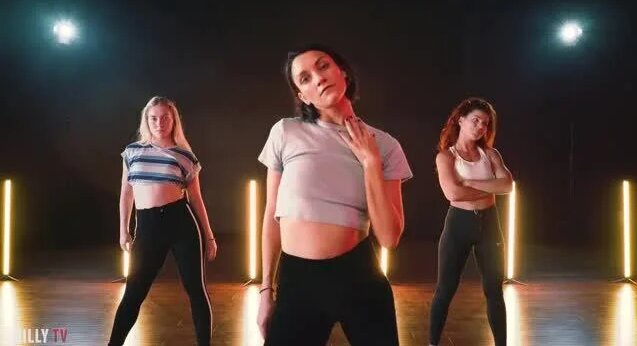 Танцы под Tones and I - Dance Monkey - Смотреть онлайн в поиске Яндекса ...