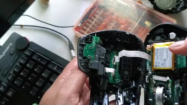 Logitech Logi MX Master 3 - Broken button fix - Disassembly - Screws ...