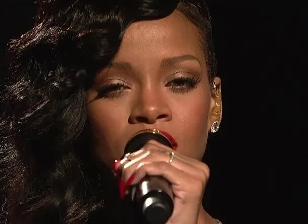Rihanna - Stay (Live on SNL) ft. Mikky Ekko — Видео от Михаил Волостнов ...