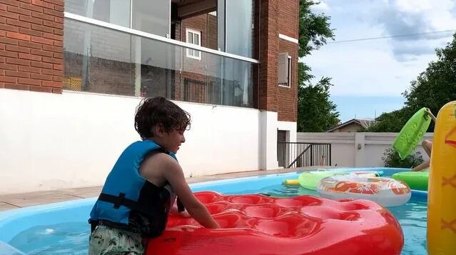 Isabelle Saltou NA Piscina- Modelo Julinha e Isabelle - Смотреть онлайн ...