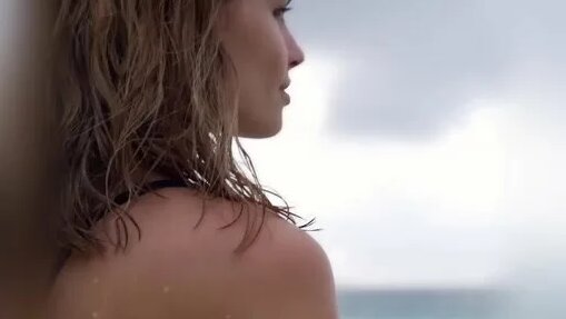 Otilia - Dimelo papito (song by Otilia Bilionera) Shakira similar voice ...