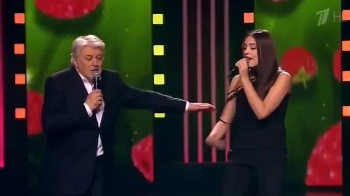 Вячеслав Добрынин с внучкой Sonya McGaffey Ягода Малина - Смотреть ...