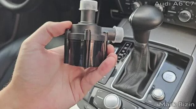 Замена дополнительного насоса V51 охлаждающей жидкости Audi A6 C7 ...