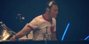 Tiesto - Traffic [Live In Concert 2003] — Видео от Speeeedy EDM Blog ...