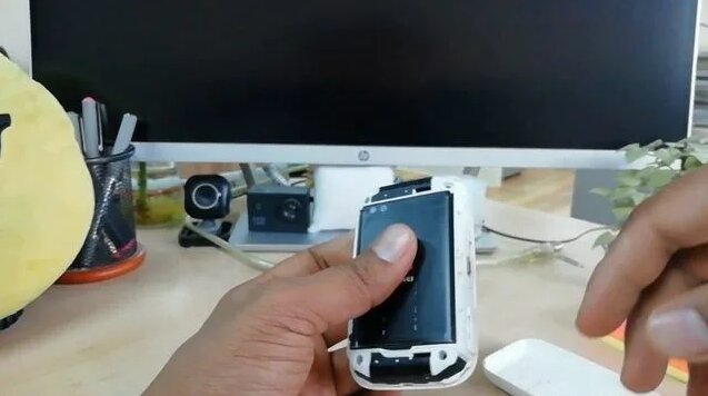 How to reset Huawei Pocket Router | Huawei E5373 - Смотреть онлайн в ...