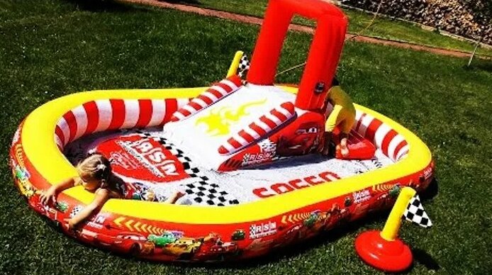 Видео Тачки Молния Маквин Бассейн Машинки Маквин Гонки Игры для детей ...