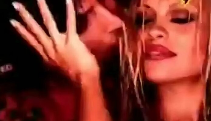 Tommy Lee & Pamela Anderson - Welcome To Planet Boom - Смотреть онлайн ...