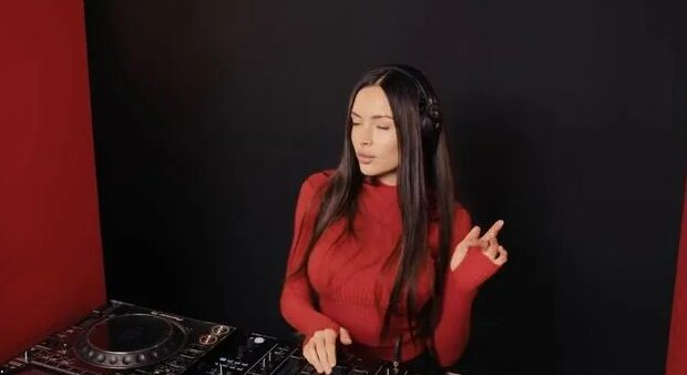 Xenia Dia (Diamond)- Live @ Barcelona Melodic Techno & Progressive ...