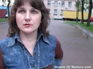 Снял взрослую тетку на улице - Yandex Video aramada çevrimiçi izle