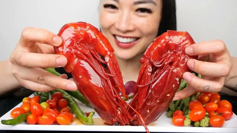 Giant red devil shirmp (asmr eating sounds) light whispers | sas-asmr ...