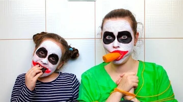 Видео Семья Джокеров Битва ЕДОИ Bad Baby Joker vs Joker Food Fight Real ...