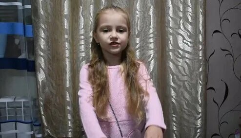 Видео Cute russian little girl is singing and dancing я багиня ...