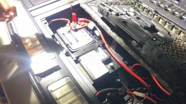 КАК правильно заменить аккумулятор на BMW X3 (F25) и прошить с помощью ...