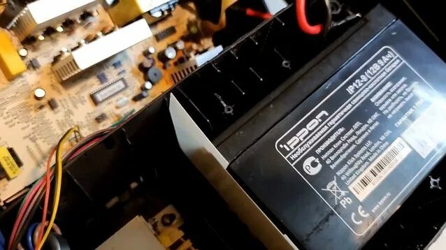 Не включается Ippon Smart Power Pro 1400. Замена аккумулятора ИБП ...